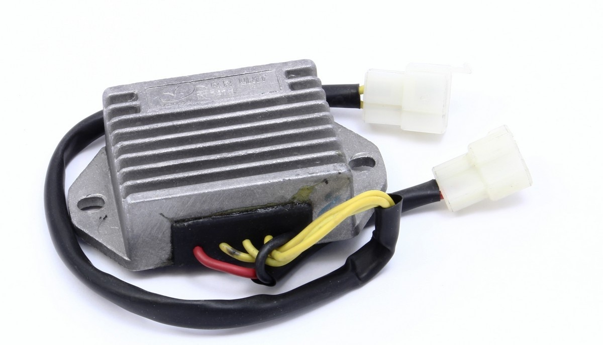 REGULATOR/RECTIFIER UNIT 3 PHASE (GT) with a 3 pin connector and a 2 ...