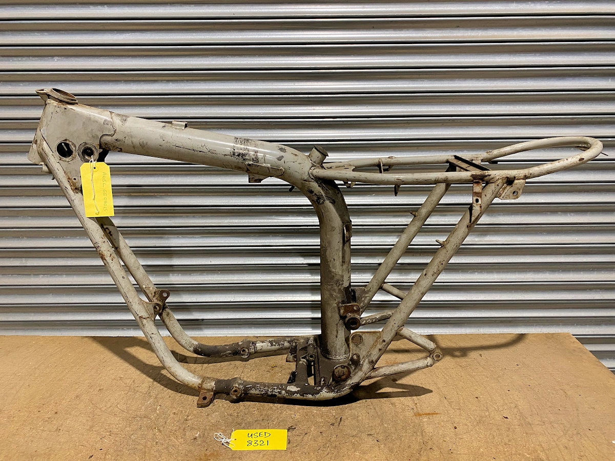 **USED** FRAME TRIUMPH OIF 1970 FRAME NUMBER: EE08015 CONDITION 6/10